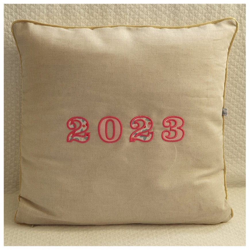 Coussin carré 50cmx50cm motif appliqué